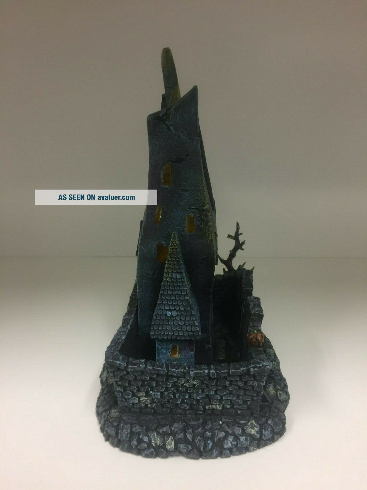 THE NIGHTMARE BEFORE CHRISTMAS HAWTHORNE VILLAGE ' TWISTED HORN HOUSE ...
