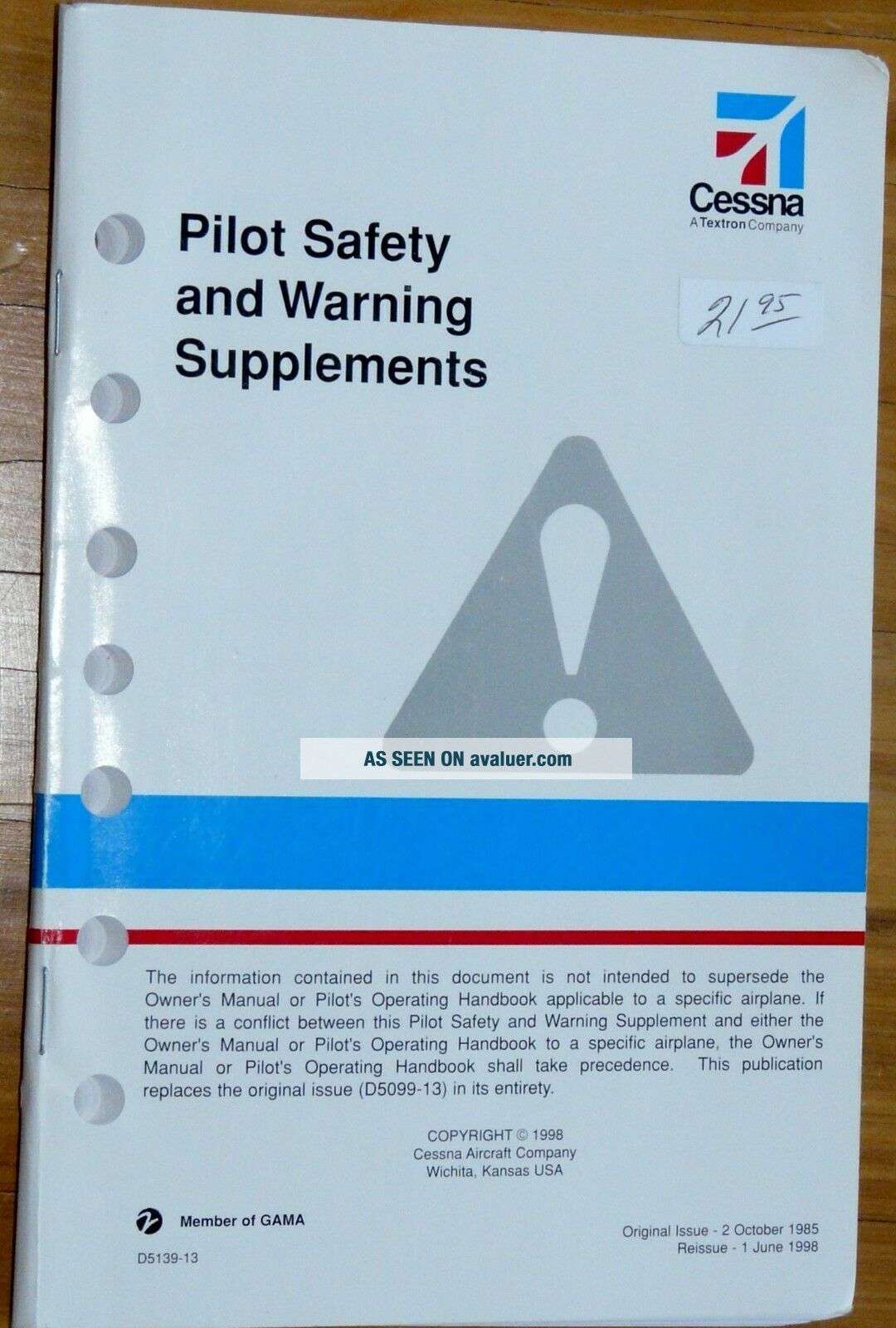 Pilot ' S Operating Handbook For 1982 Cessna Skyhawk Model 172P AND ...