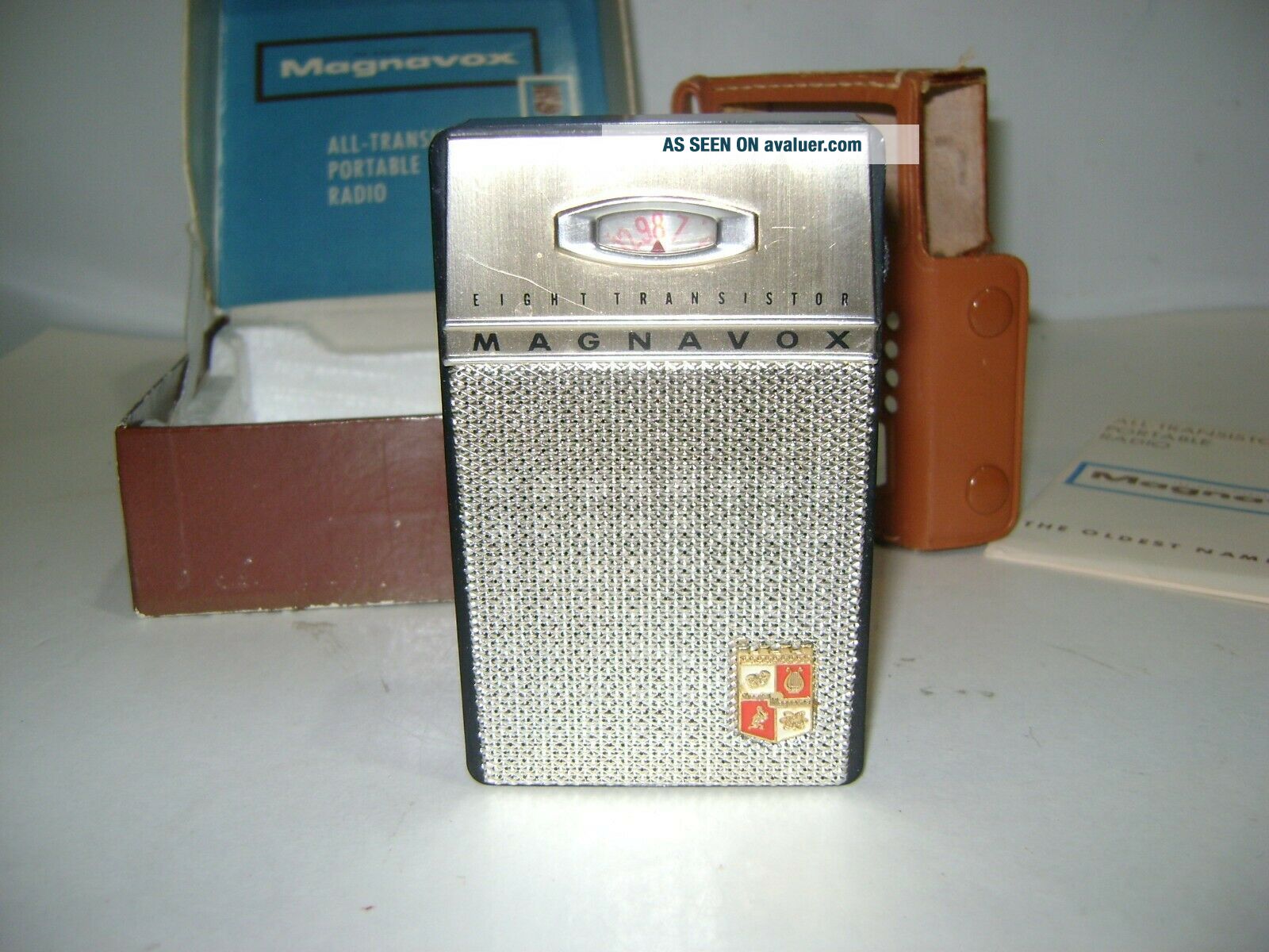 Vintage Transistor Radio Magnavox AM - 80 Transistor Radio, Leather ...