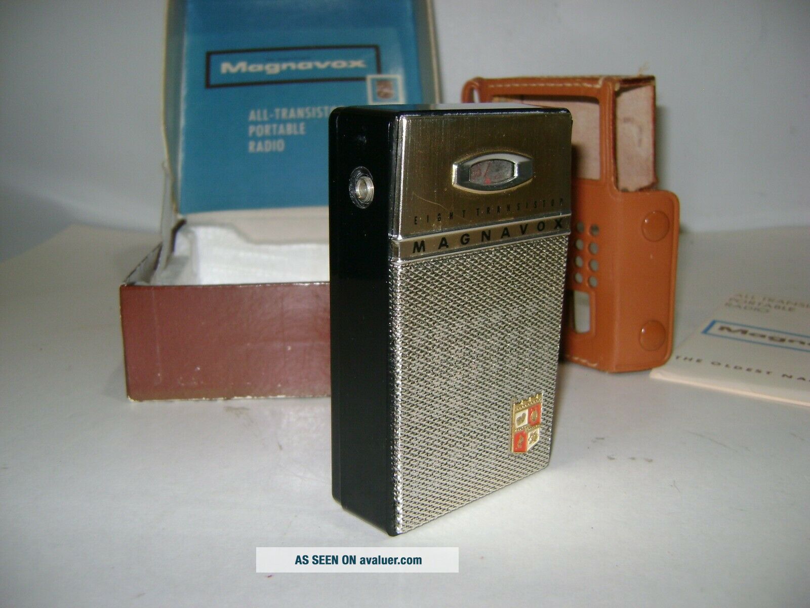Vintage Transistor Radio Magnavox AM - 80 Transistor Radio, Leather ...