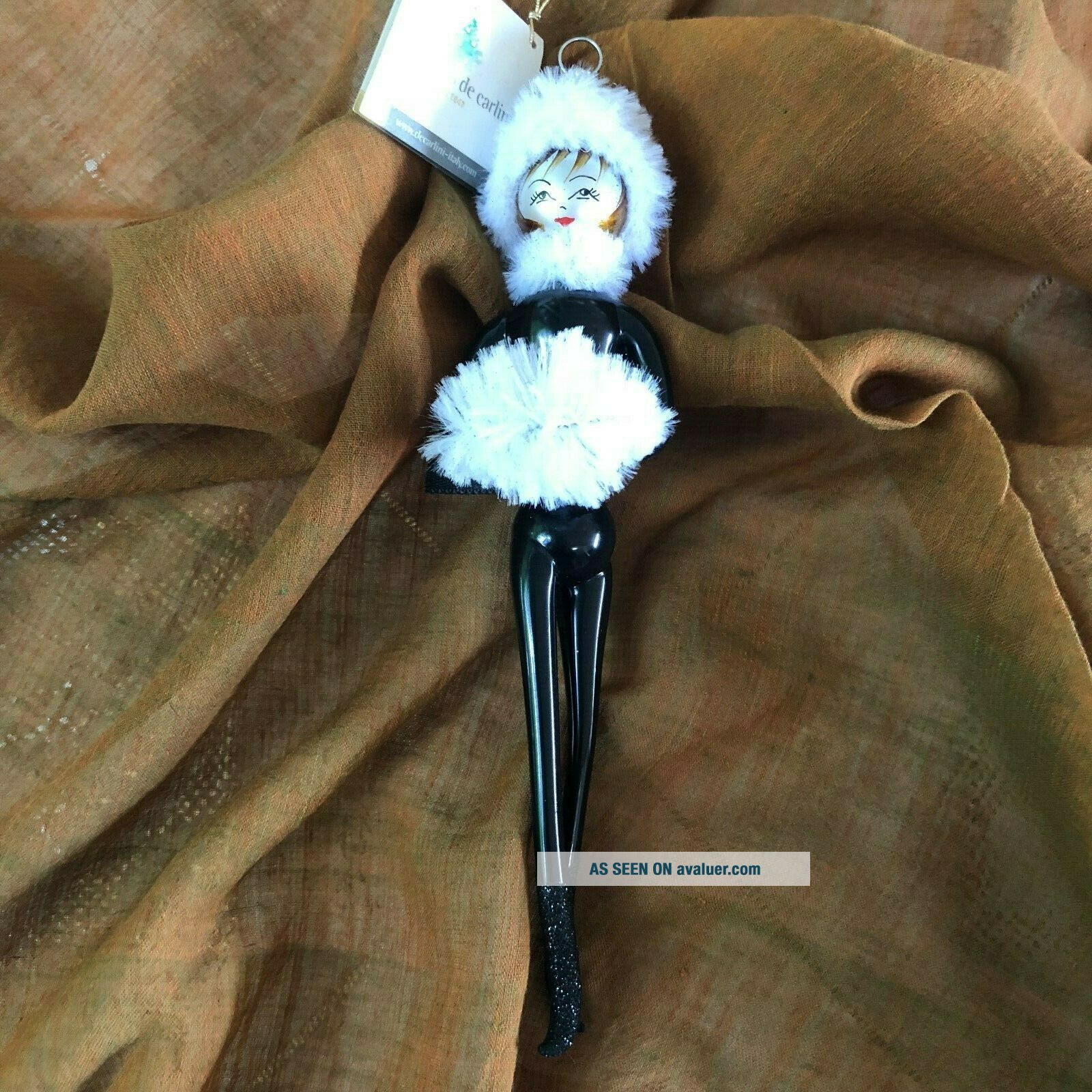 Soffieria De Carlini Lady In Black Pants And White Muff Christmas ...