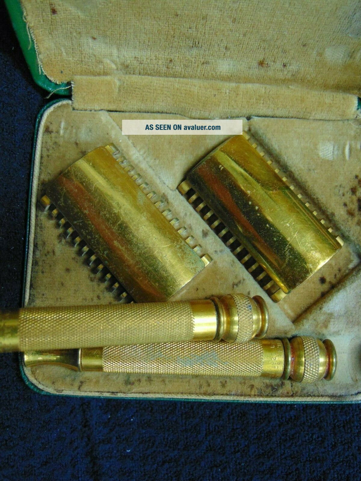 VINTAGE GILLETTE RAZOR INCLUDES 2 HANDLES IN CASE | #4636510