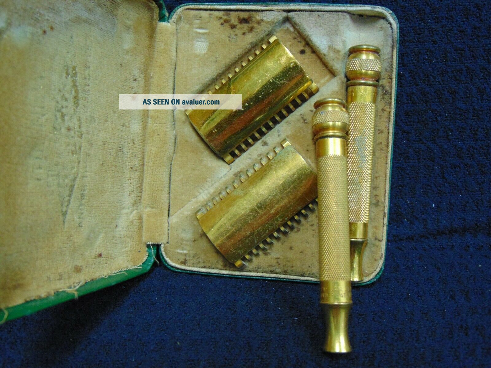 VINTAGE GILLETTE RAZOR INCLUDES 2 HANDLES IN CASE | #4636510