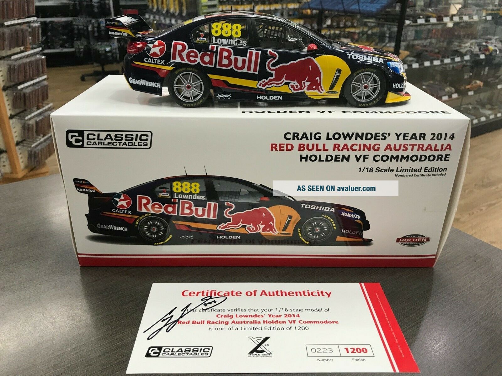 2014 CRAIG LOWNDES SEASON CAR HOLDEN VF COMMODORE 1:18 MODEL CAR SIGNED ...