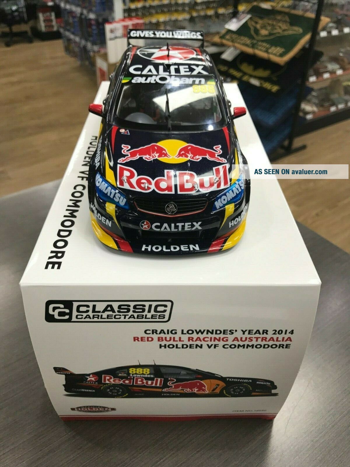 2014 CRAIG LOWNDES SEASON CAR HOLDEN VF COMMODORE 1:18 MODEL CAR SIGNED ...