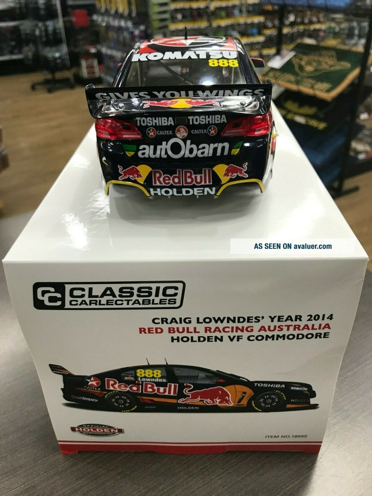 2014 CRAIG LOWNDES SEASON CAR HOLDEN VF COMMODORE 1:18 MODEL CAR SIGNED ...