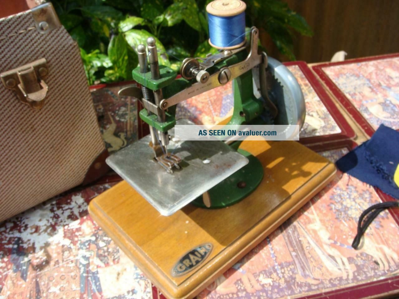 Vintage GRAIN Miniature Child Hand Crank Sewing Machine See Video ...