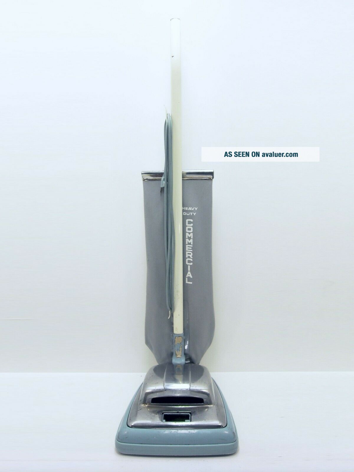 VINTAGE EUREKA MODEL 260 UPRIGHT VACUUM CLEANER | #4994791