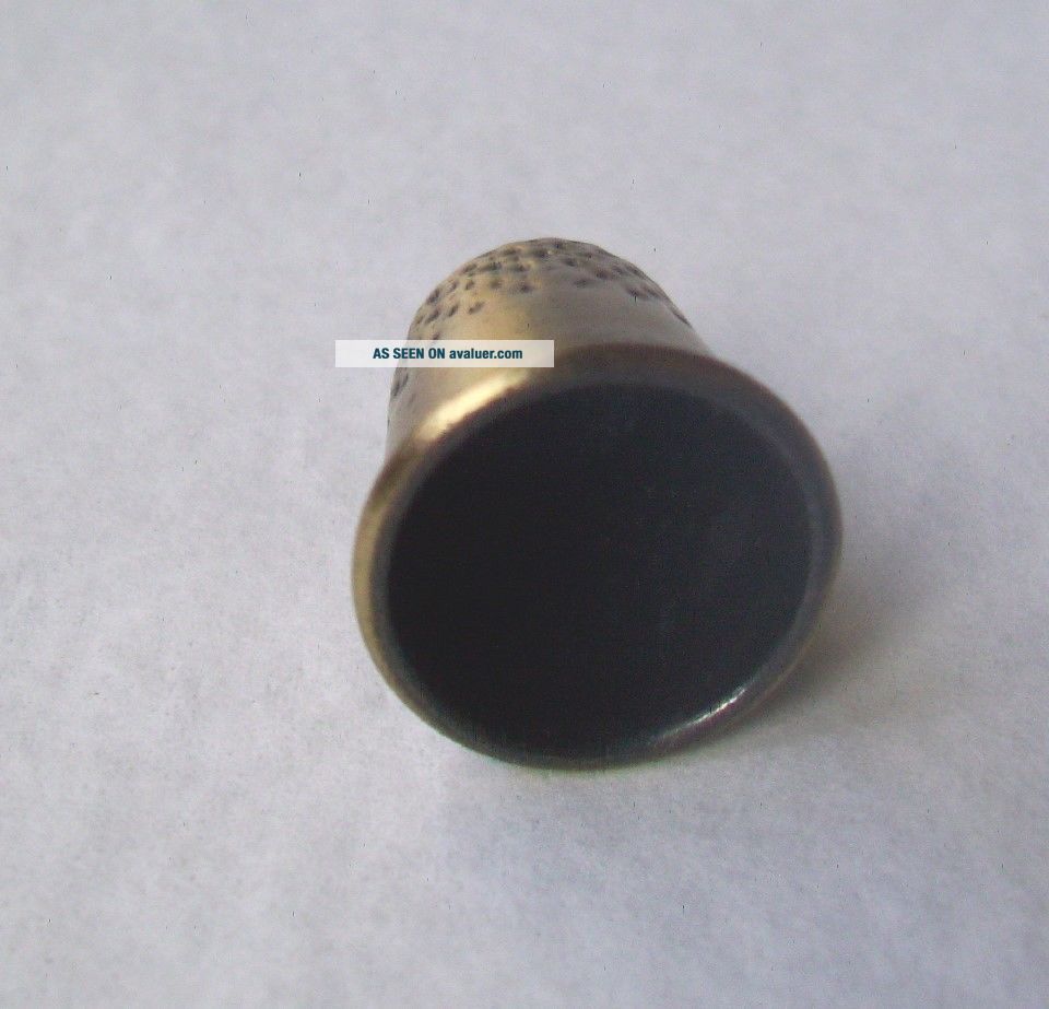 BRASS THIMBLE WITH AN AMERICAN FLAG DESIGN AFFIXED | #5152959