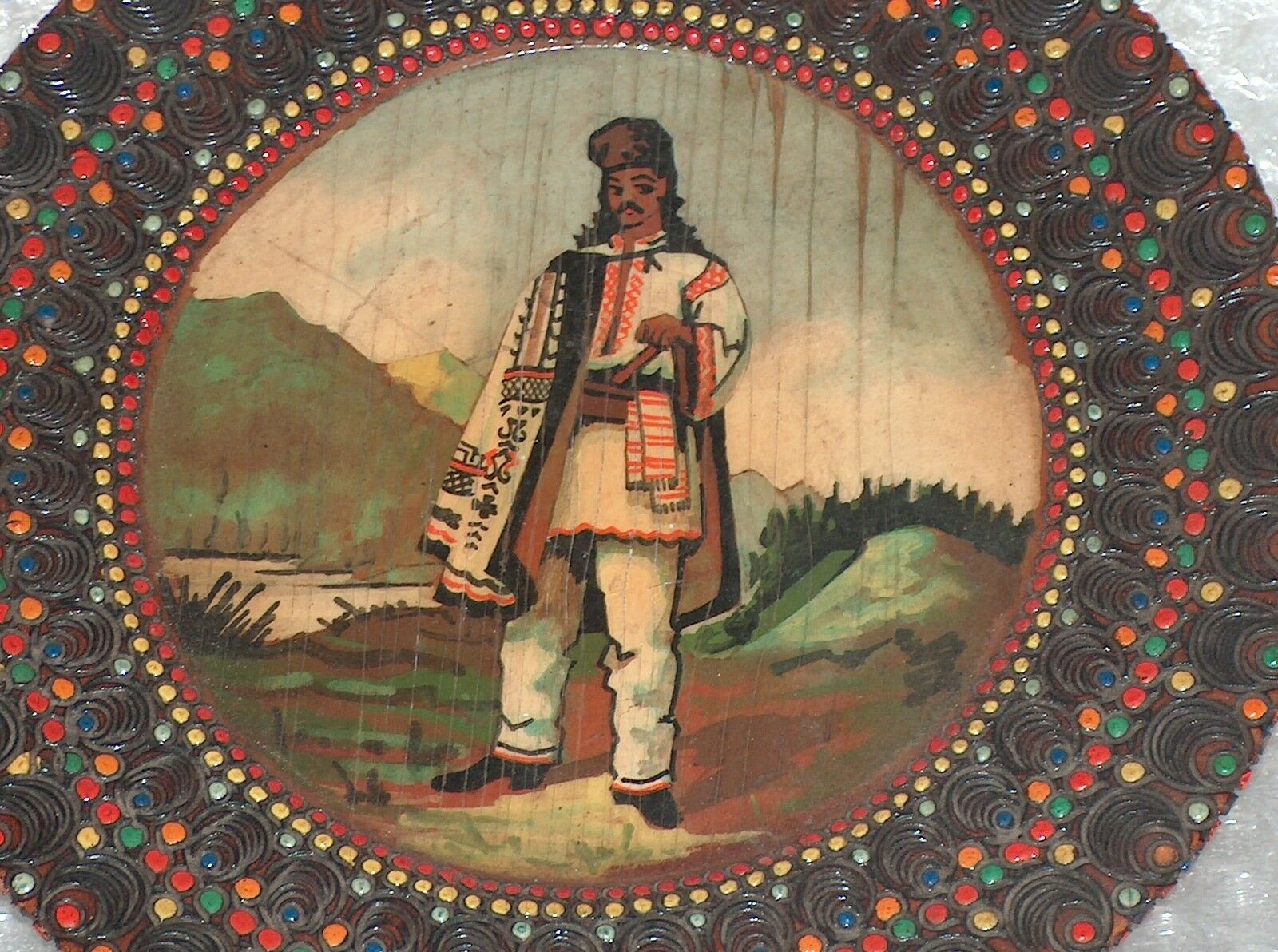 ANTIQUE VINTAGE WOODEN HAND - PAINTED WALL HANGING PLATE - MAN IN ...