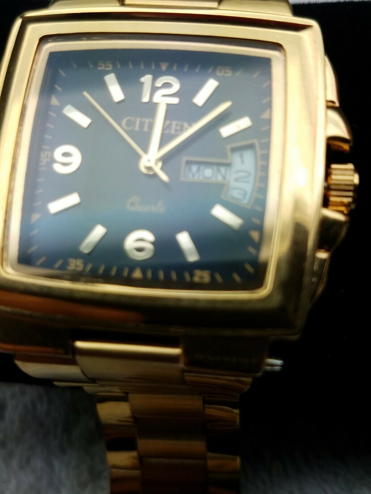 Vintage Citizen Quartz Men ' S Watch With Day And Date Square Blackface ...