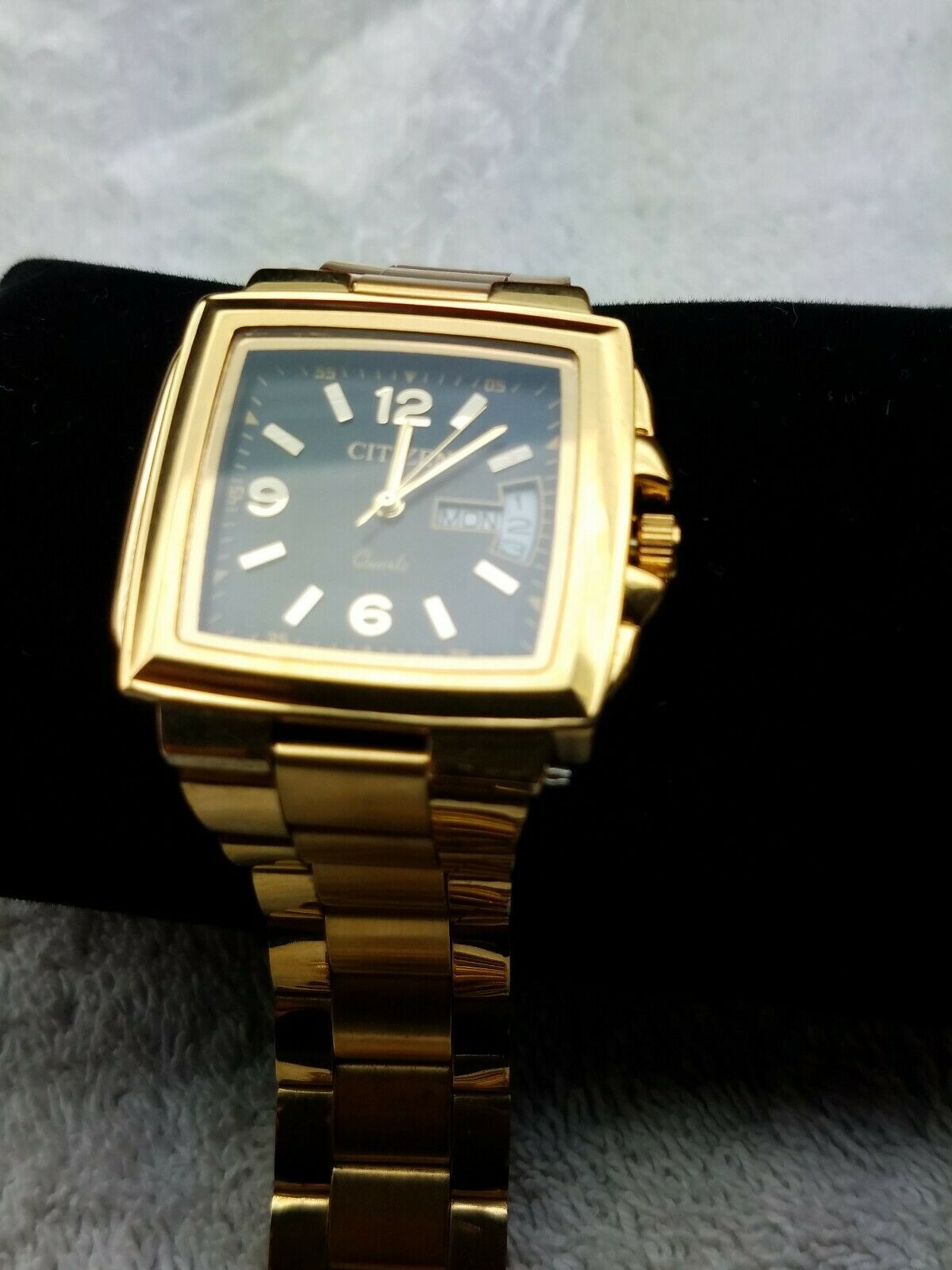 Vintage Citizen Quartz Men ' S Watch With Day And Date Square Blackface ...