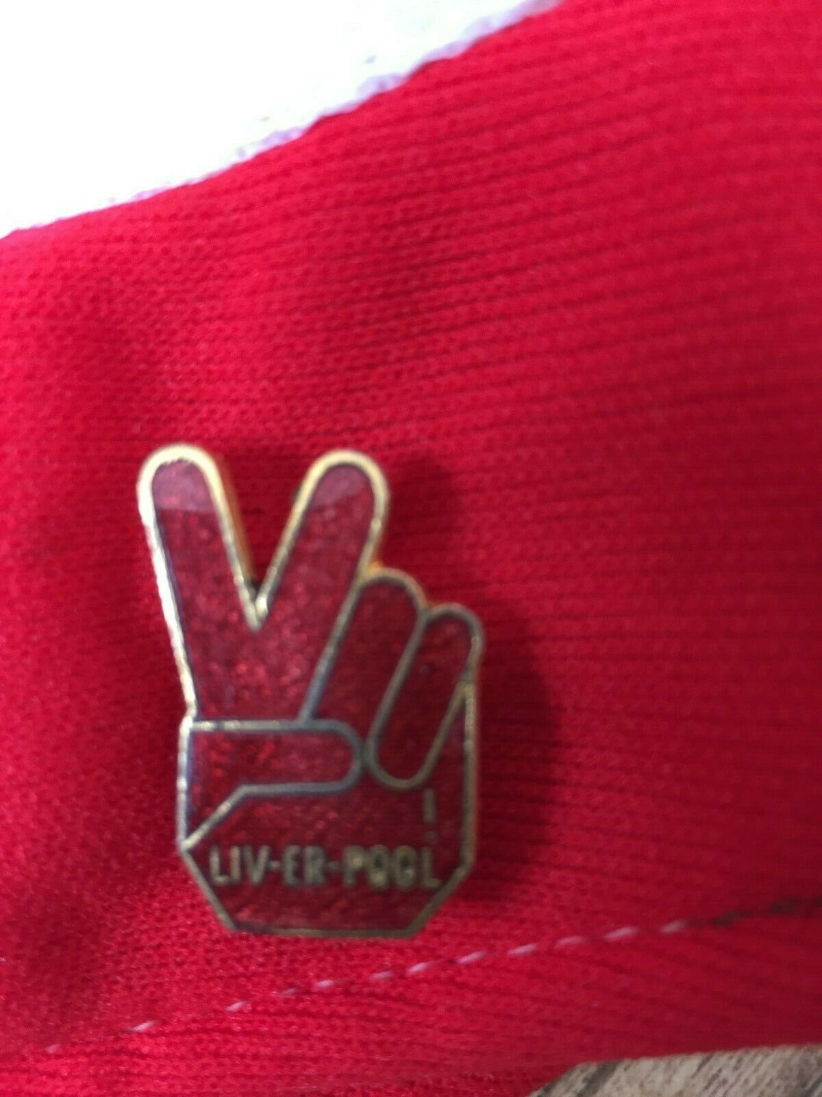 LIVERPOOL FC RARE VINTAGE FOOTBALL BEANIE/HAT - RARE BADGES/PINS ...