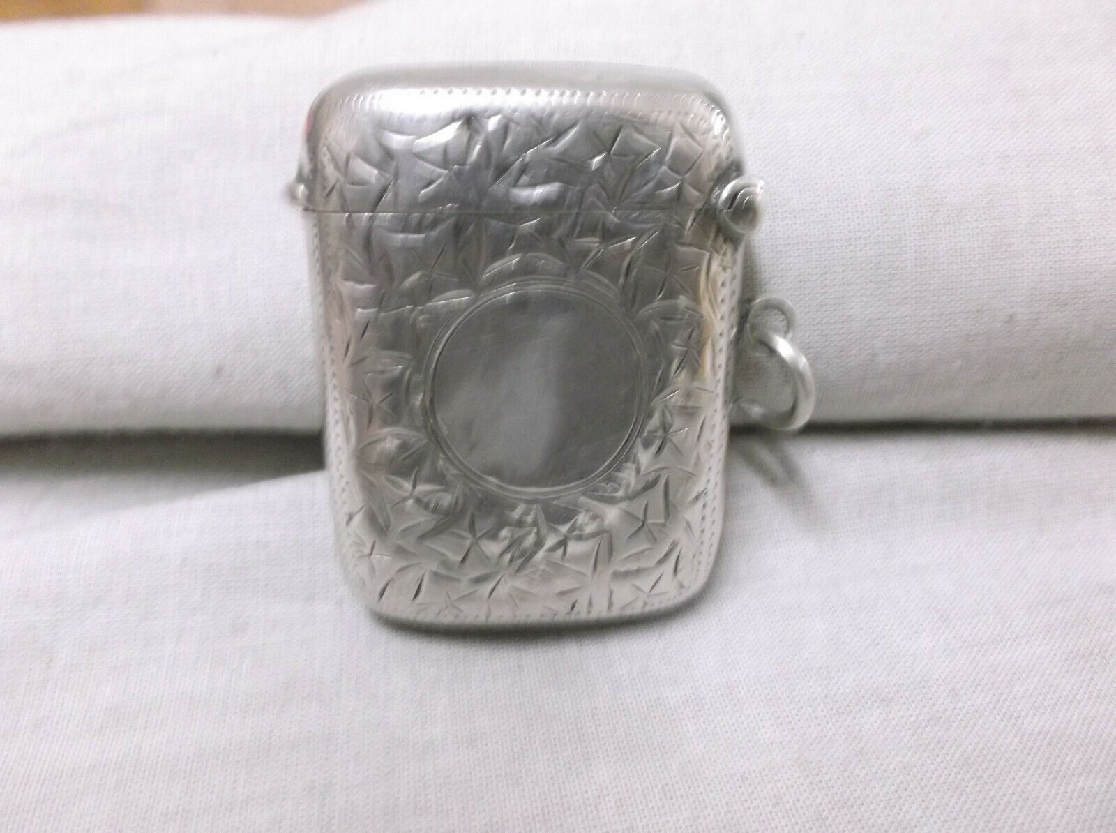 AN EDWARDIAN STERLING SILVER VESTA CASE BIRMINGHAM 1909 | #20398358