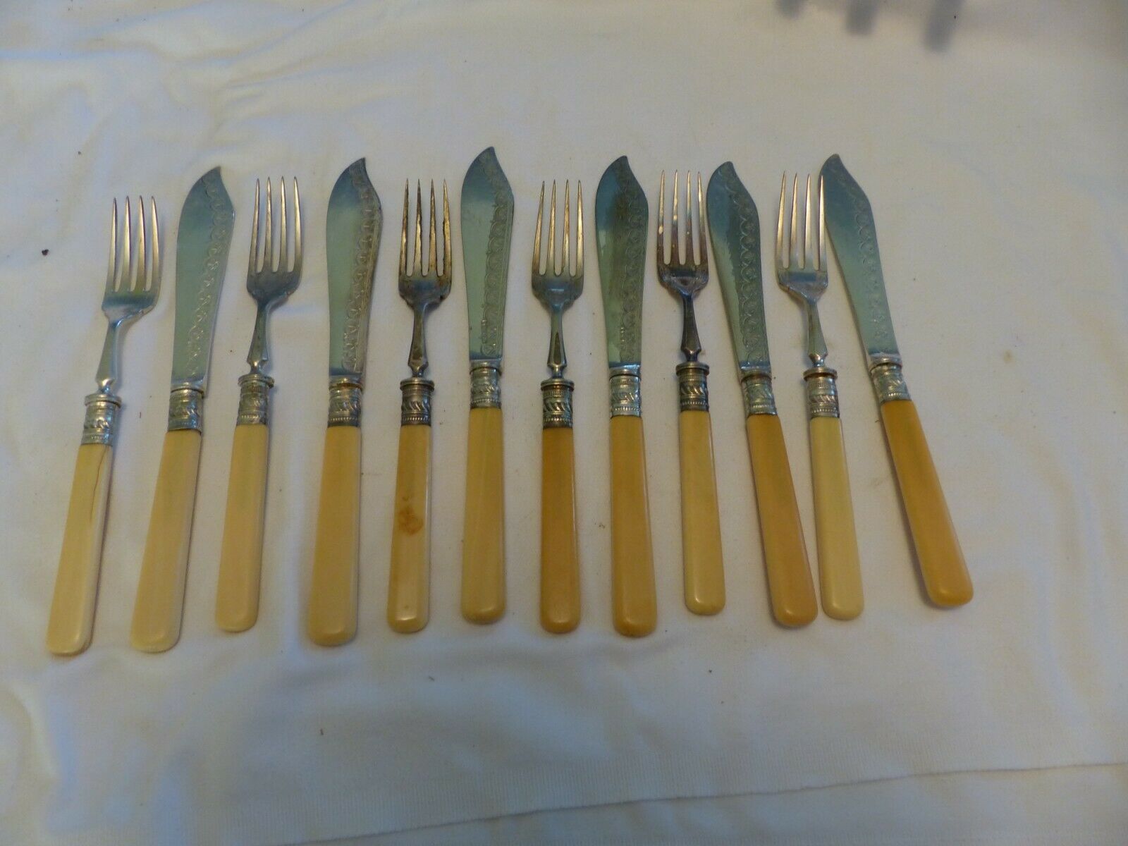 12 PIECE ANTIQUE SILVER PLATE FISH CUTLERY SET. CARVED HANDLES | #20470676