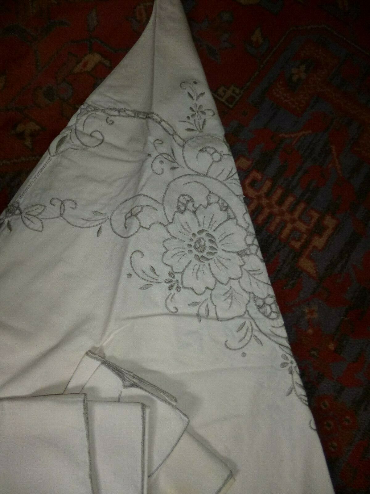 Vintage Cream Linen Embroided Round Table Cloth With Matching Napkins ...
